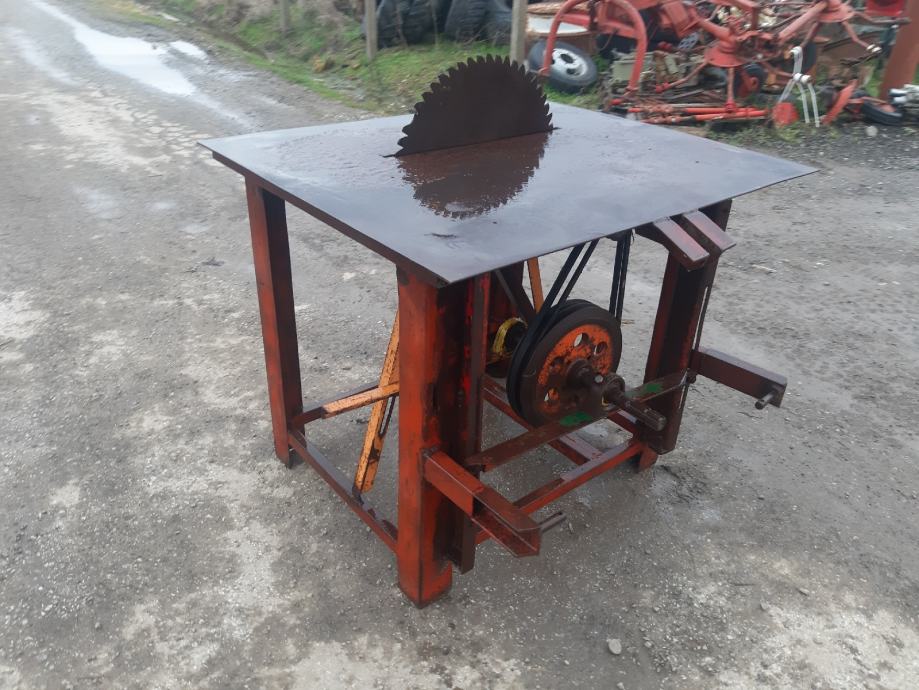 CERKULAR ZA DRVA TRAKTORSKI PRODAJEM ILI MJENJAM