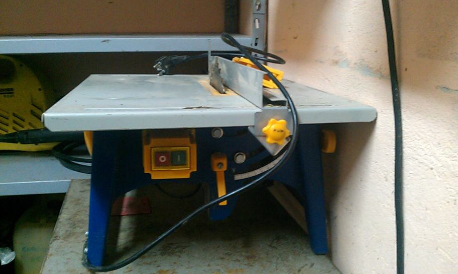 Cirkular stolni mali