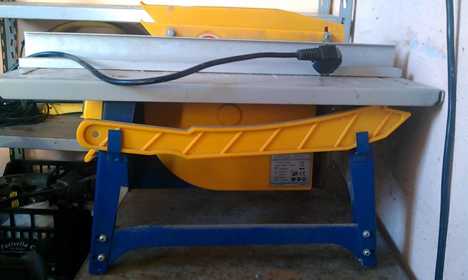 Cirkular stolni mali