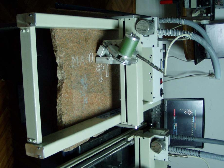 stroj za graviranje slova