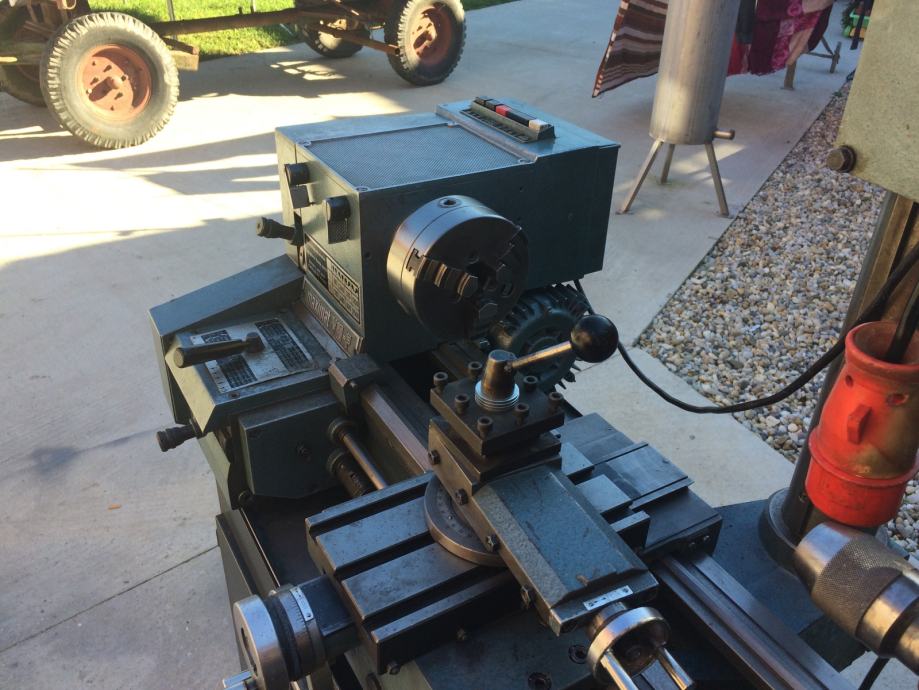 Tokarski stroj Emco Maximat V10P