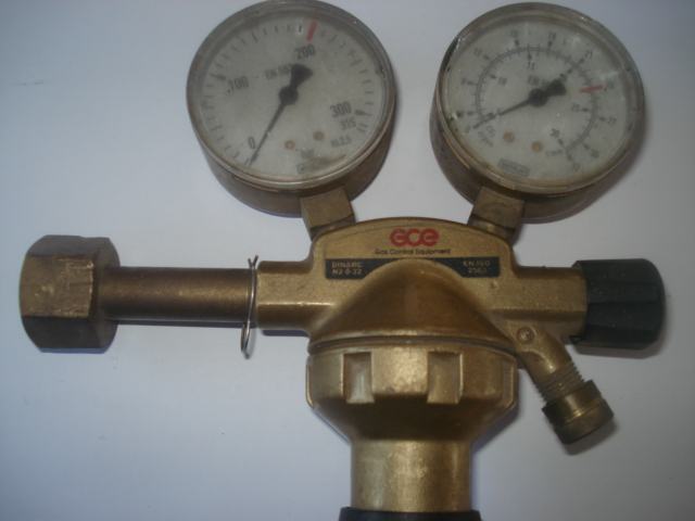 MANOMETAR SA regulatorom - ventilom za CO2- ARGON