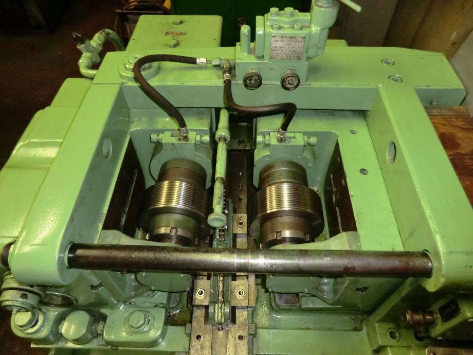 Valjalica za valjanje navoja