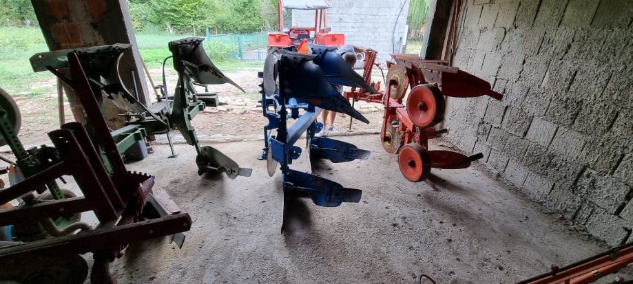 Dvobrazni plug Okretac