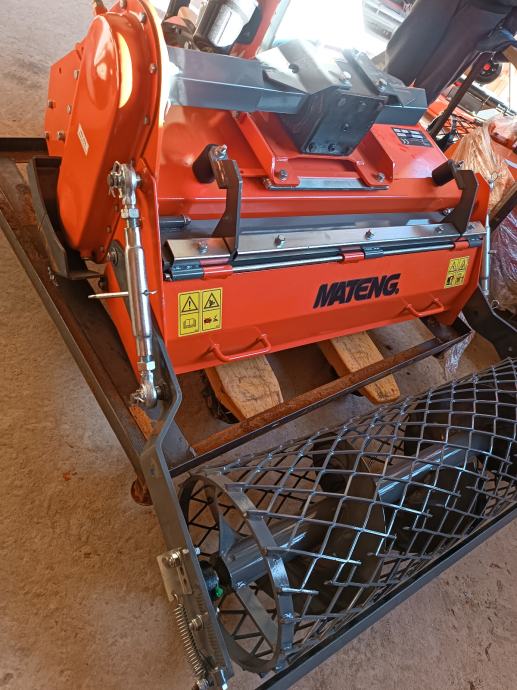 Mateng freza sa rolerom STB105