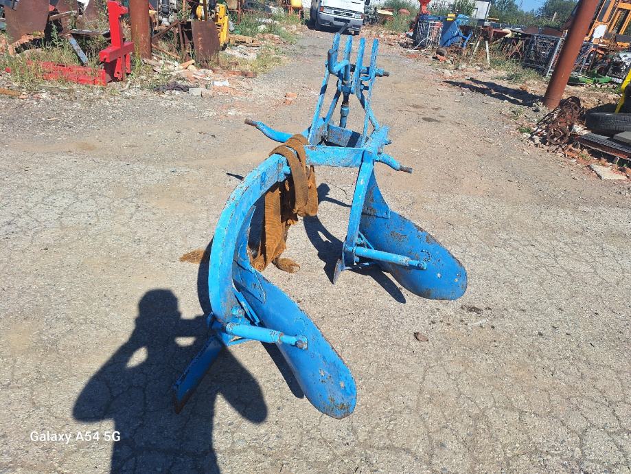 PLUG 2 BRAZDE PRODAJEM ILI MJENJAM