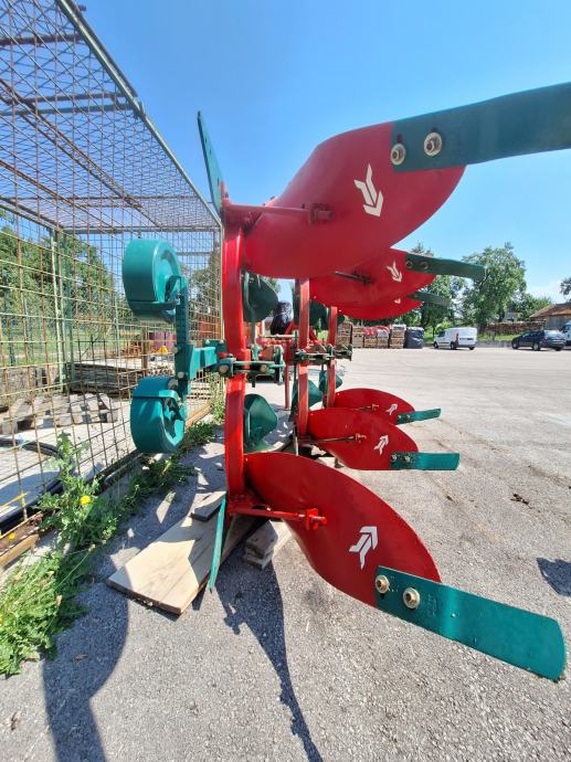 PLUG KVERNELAND 3 BRAZDE OKRETAČ SA ZAŠTITOM ZA KAMEN