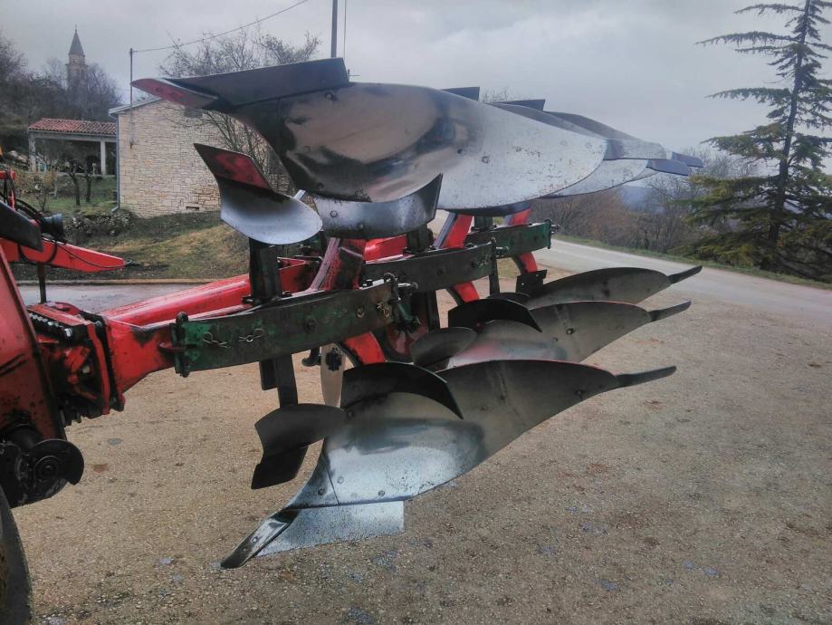 Plug Kverneland okretač 3 brazde