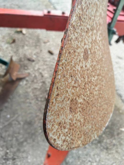 Plug Kverneland VD 93