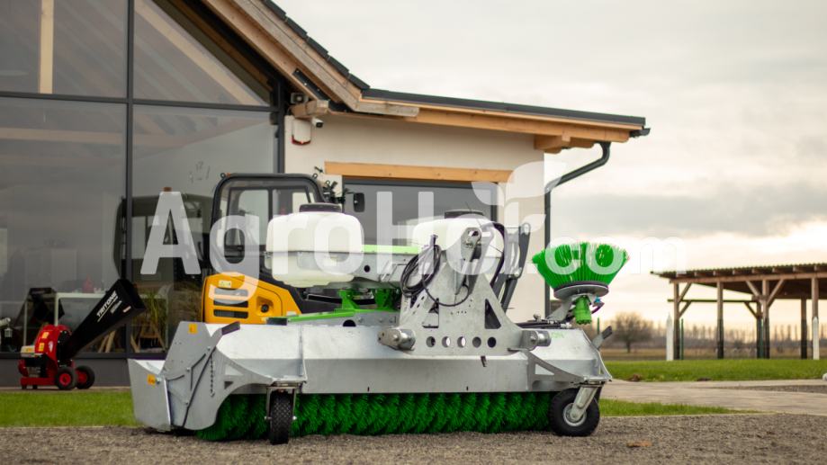 Prednja traktorska četka 2,4 m / Zocon Sweeper 240