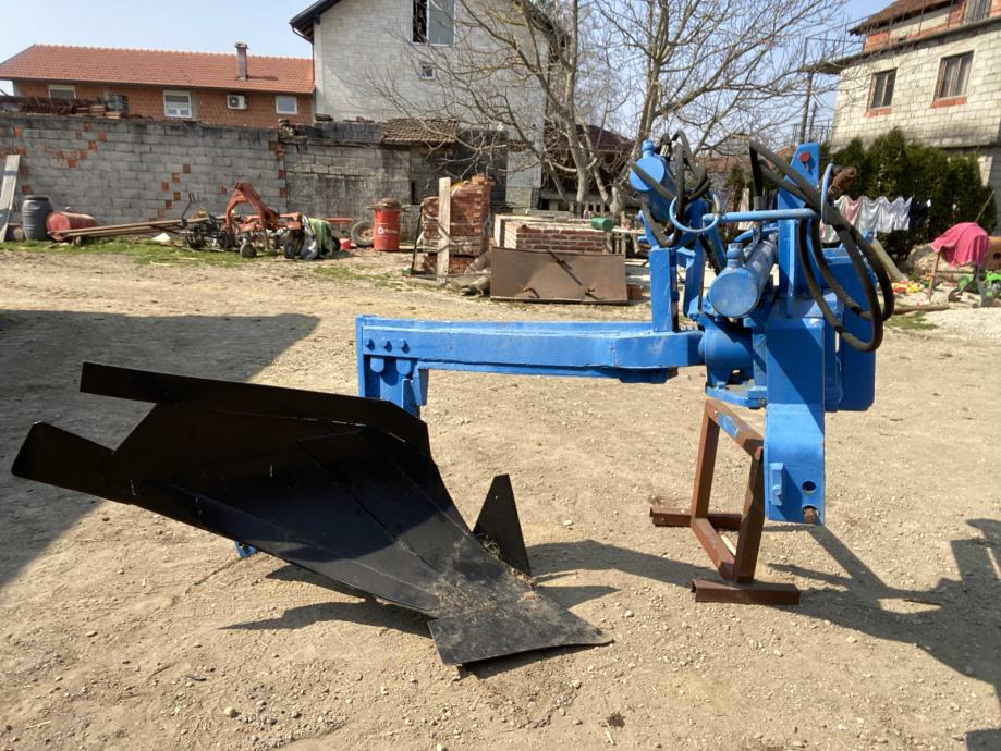 Prodajem plug za duboko oranje (rigolanje) Pietro Moro