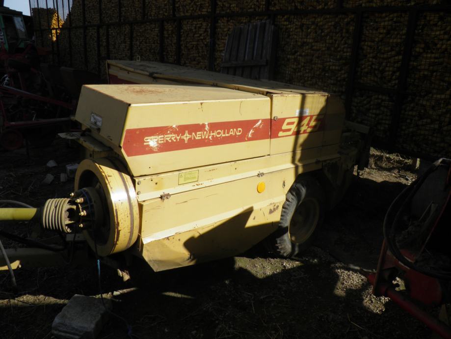 balirka i prikolica za bale