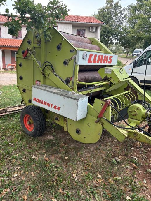 Rabljena rolo balirka claas