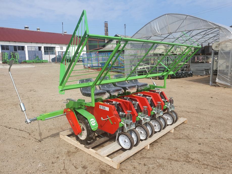 Sadilica rasada na foliju za papriku, batat, kupus, rajčicu