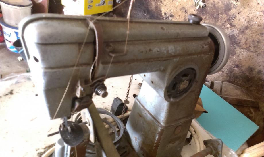 SINGERICA STUBNA INDUSTRIJSKA 1700 kuna HITNO!!!