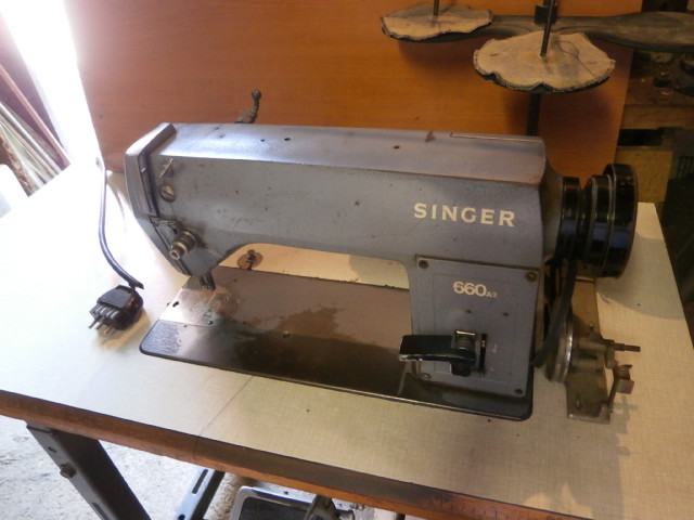 Šivaća mašina SINGER industrijska industrijski šivaći stroj šteperica