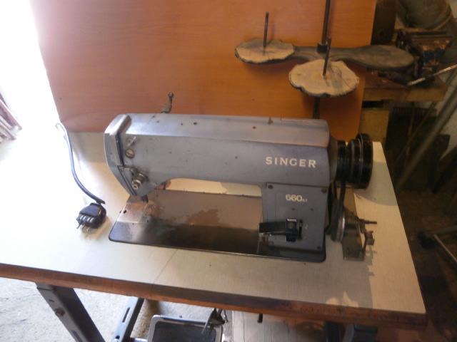 Šivaća mašina SINGER industrijska industrijski šivaći stroj šteperica