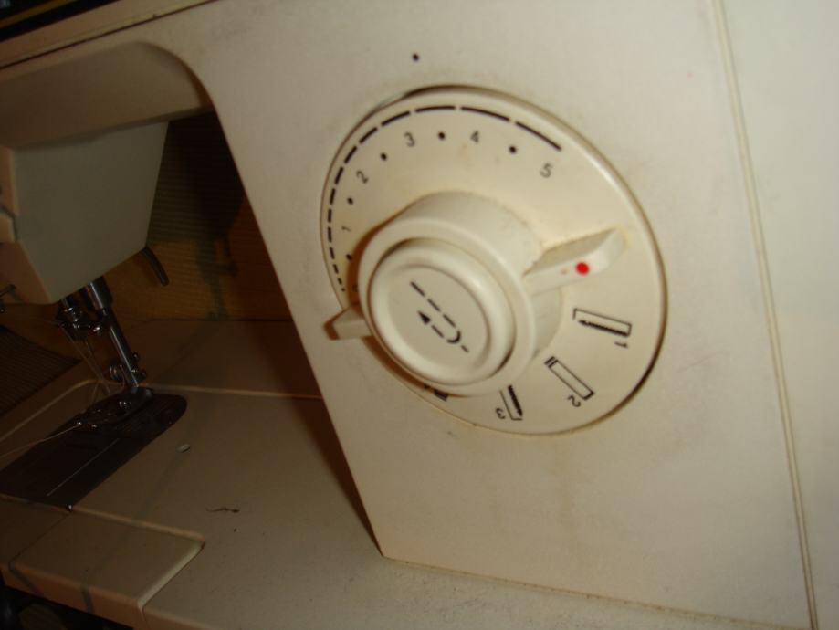 ŠIVAČA MAŠINA SINGER, SAMBA 6- 6215C, NOVA- 700kn