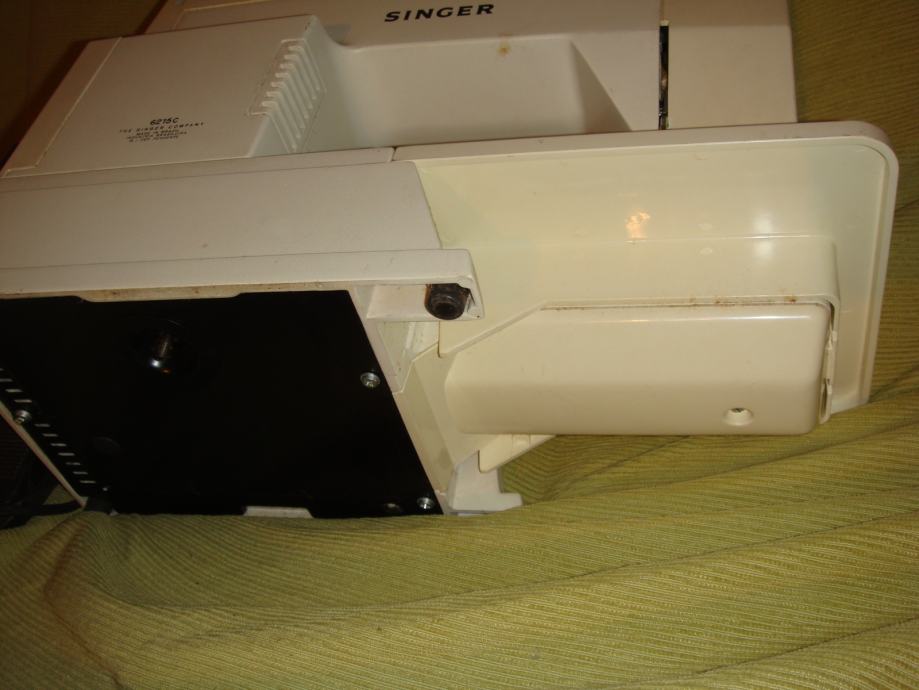 ŠIVAČA MAŠINA SINGER, SAMBA 6- 6215C, NOVA- 700kn
