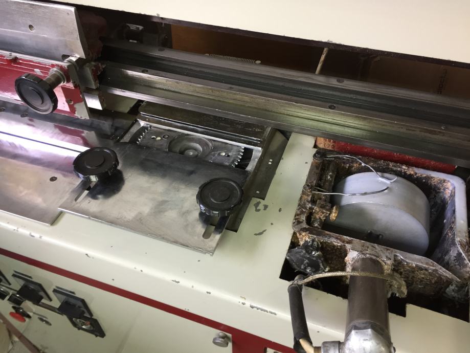 Stroj za meki uvez (binder) vrućim ljepilom Sulby