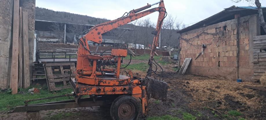 UTOVARIVAČ ZA GNOJ I RASUTI MATERIJAL (GRAJFER)