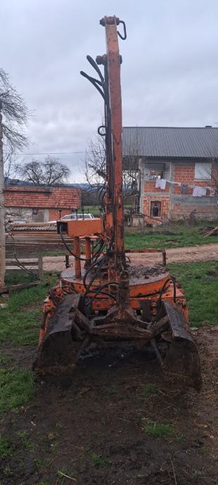 UTOVARIVAČ ZA GNOJ I RASUTI MATERIJAL (GRAJFER)