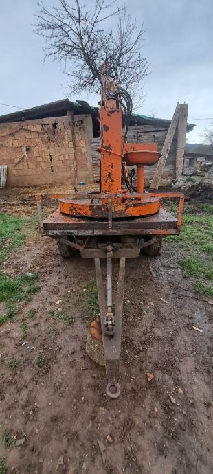 UTOVARIVAČ ZA GNOJ I RASUTI MATERIJAL (GRAJFER)