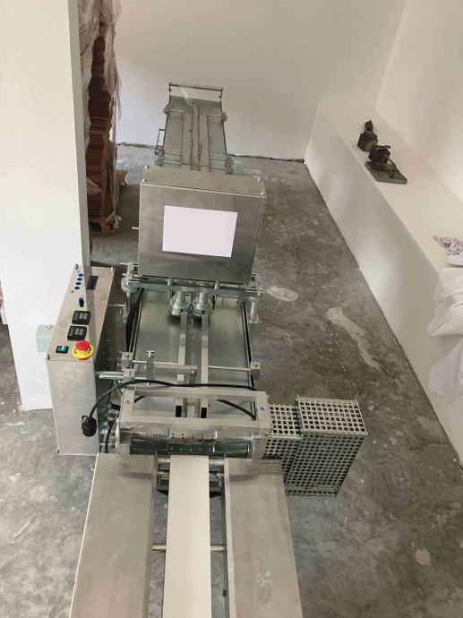 Poluatomatski stroj za horizontalno pakiranje