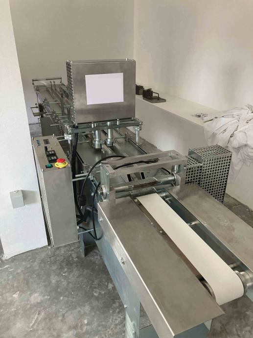 Poluatomatski stroj za horizontalno pakiranje