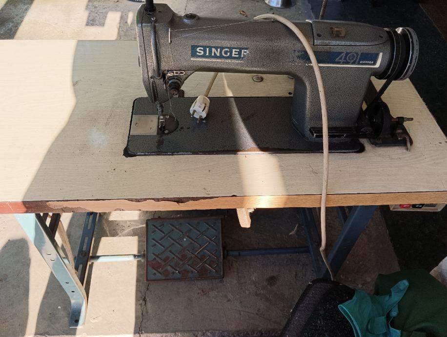 Singer industrijska sivaca masina
