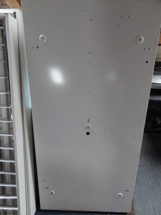 neonska rasvjeta, fluorescentne cijevi, stropni paneli