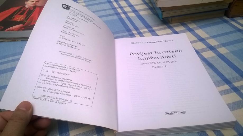 POVIJEST HRVATSKE KNJIŽEVNOSTI SVEZAK I SLOBODAN NOVAK 2004.
