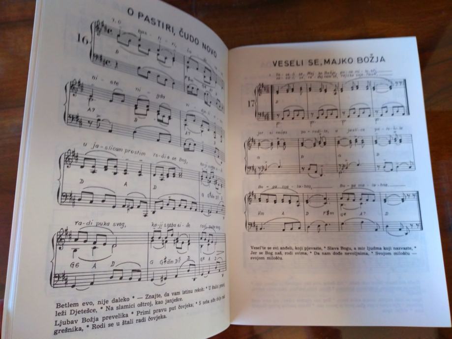 NOTE SVIM NA ZEMLJI MIR VESELJE HRVATSKE BOŽIĆNE PJESME ZA GLASOVIR