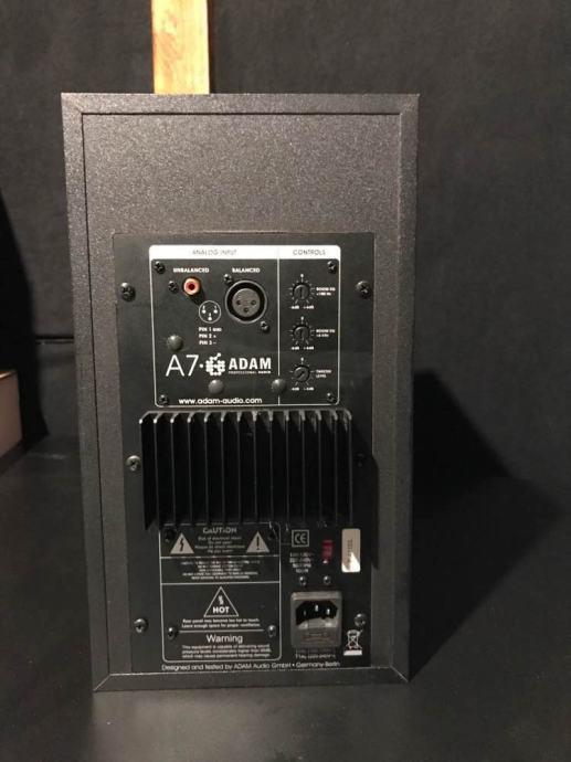 Adam A7 monitori + stalci gratis