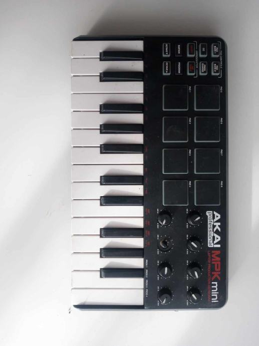 Akai MPK Mini MK1 NEISPRAVAN