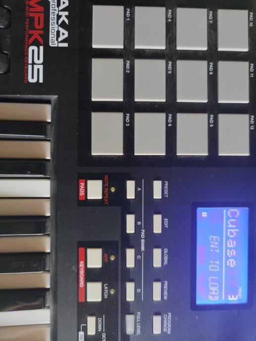 AKAI Professional MPK25 MIDI keyboard
