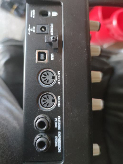 AKAI Professional MPK25 MIDI keyboard