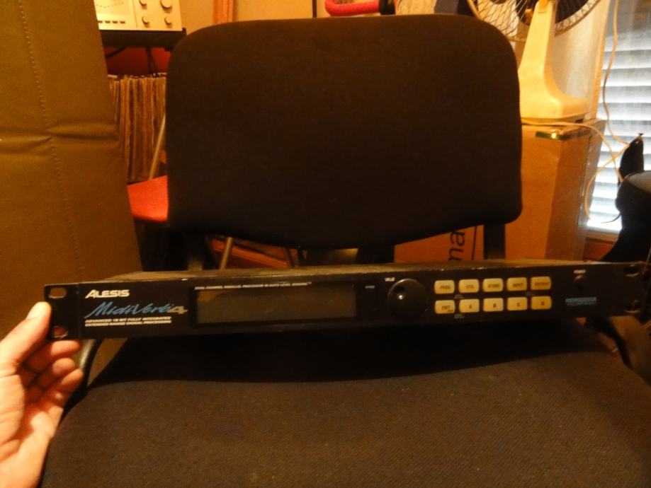 Alesis MIDIVERB 4 - Digital Reverb and Multi-Effects Processor