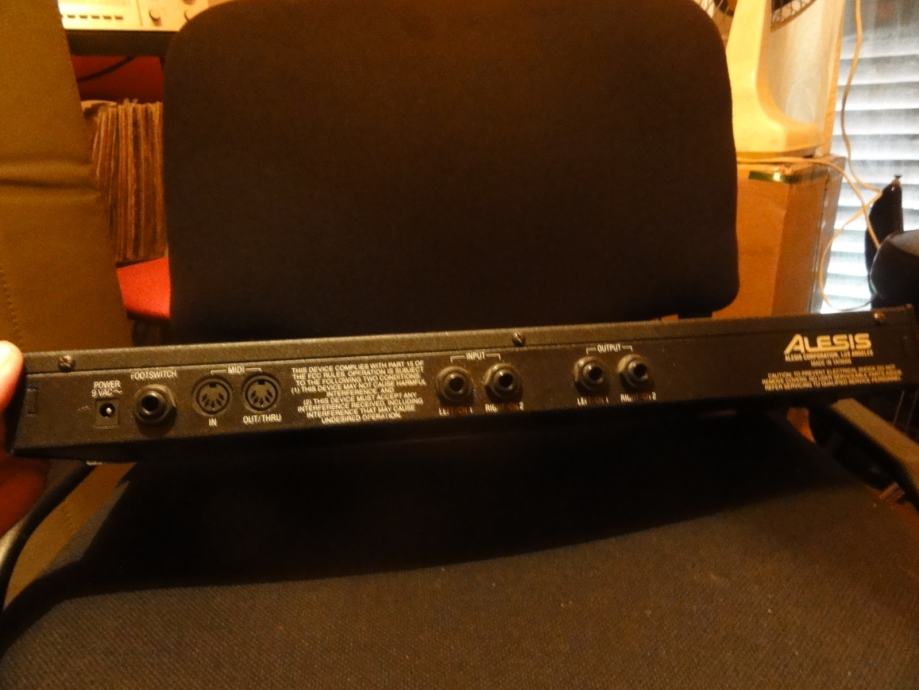 Alesis MIDIVERB 4 - Digital Reverb and Multi-Effects Processor