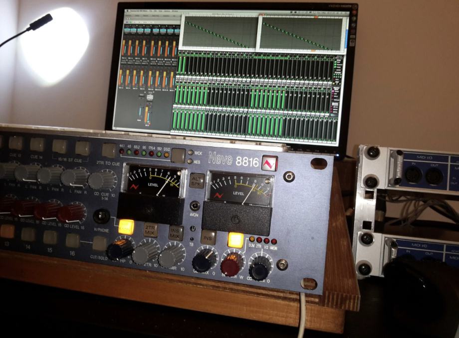 Ams Neve 8816 summing mixer