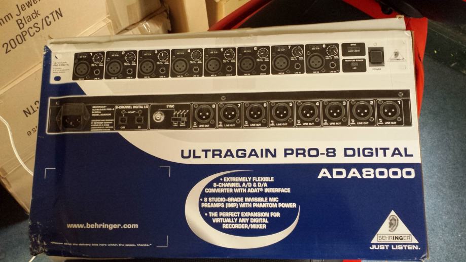 Behringer ADA 8000 - ULTRAGAIN PRO-8 DIGITAL 8 Mic preamp