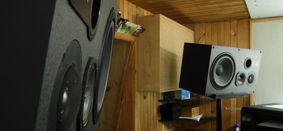 JBL 4410a STUDIO MONITORS + ALESIS RA500 AMP + BBE EQA-231