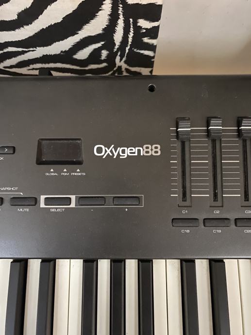 M-Audio Oxygen 88 + Stand