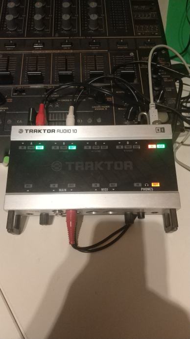 Native Instruments Traktor Audio 10