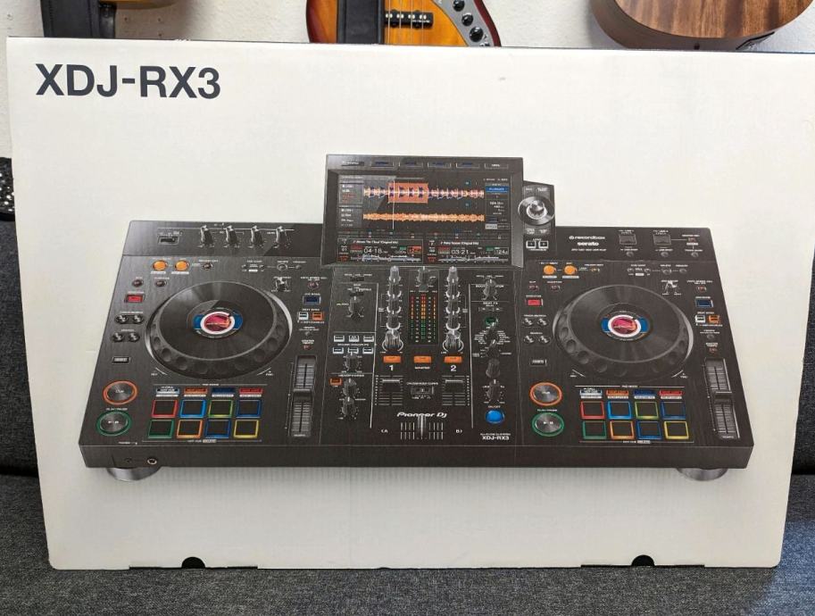 Pioneer XDJ-RX3 controller