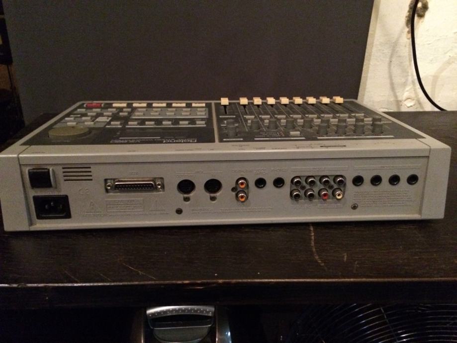 Roland VS-880 Digital studio workstation
