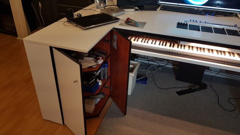 STOL (PULT) ZA STUDIO