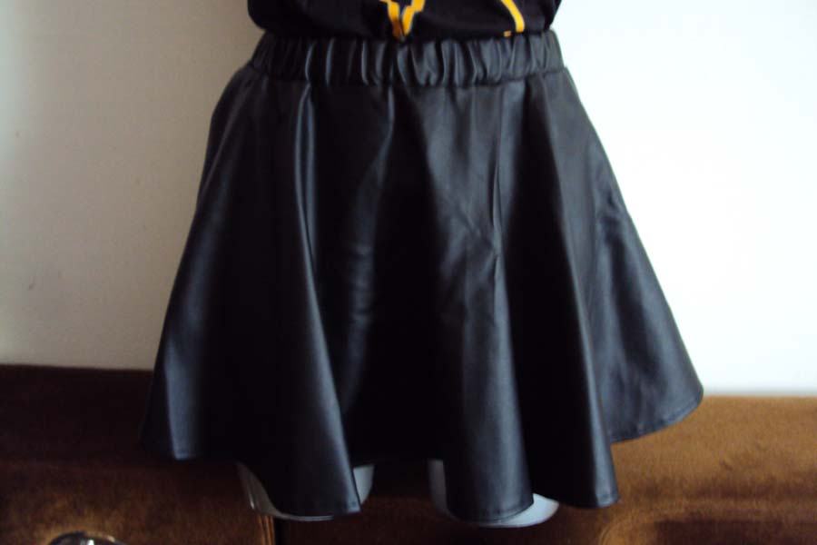 NOVA crna kožna suknja