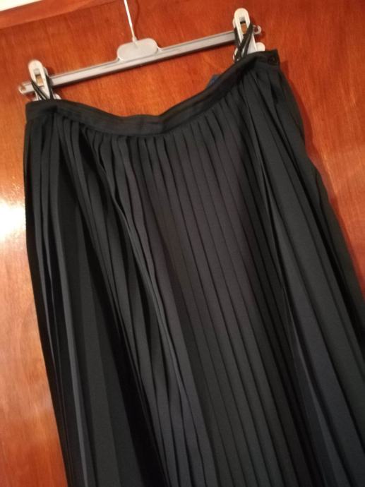 NOVA CRNA PLISIRANA SUKNJA