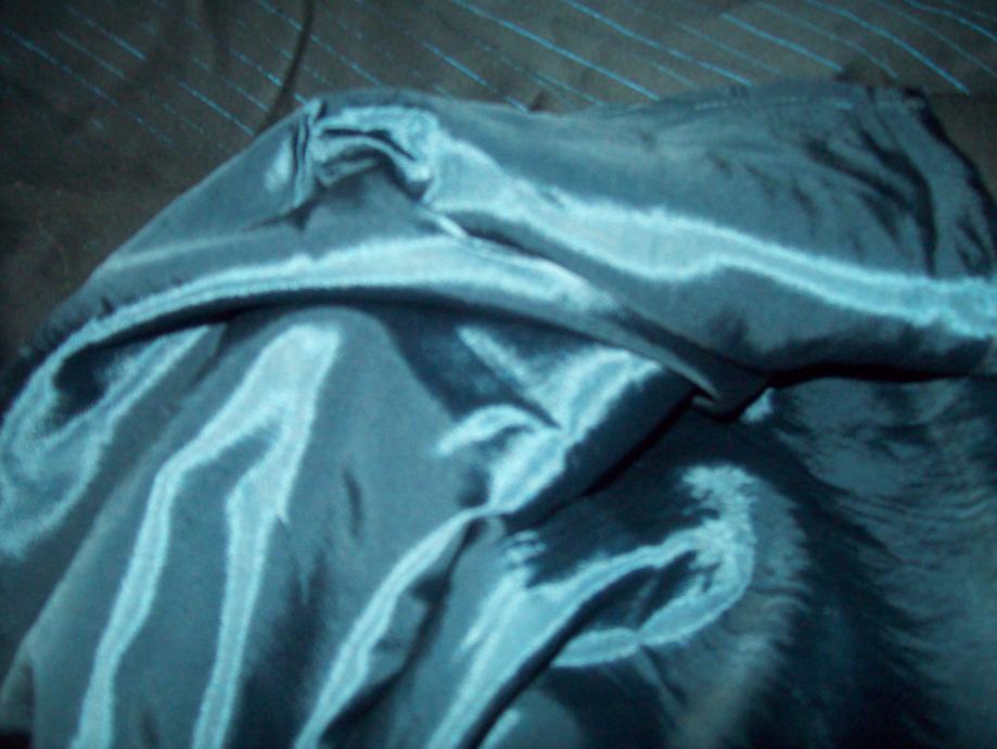 Prodajem zensku suknju.Marke;LABOD STYLE.(Broj;42).